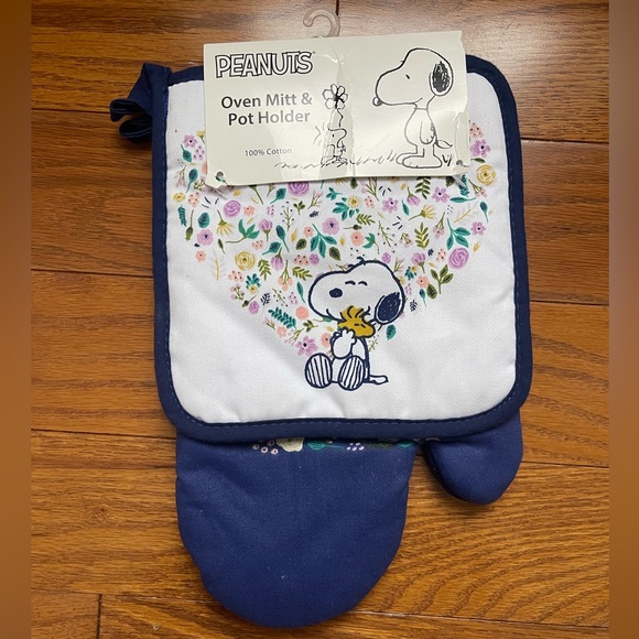 Peanuts | Kitchen | Peanuts Oven Mitt Cute Kitchen Decor | Poshmark